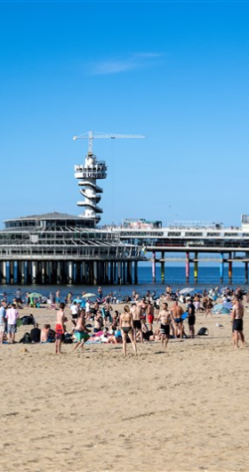 Kale gevel in Scheveningen-Dorp wordt groen